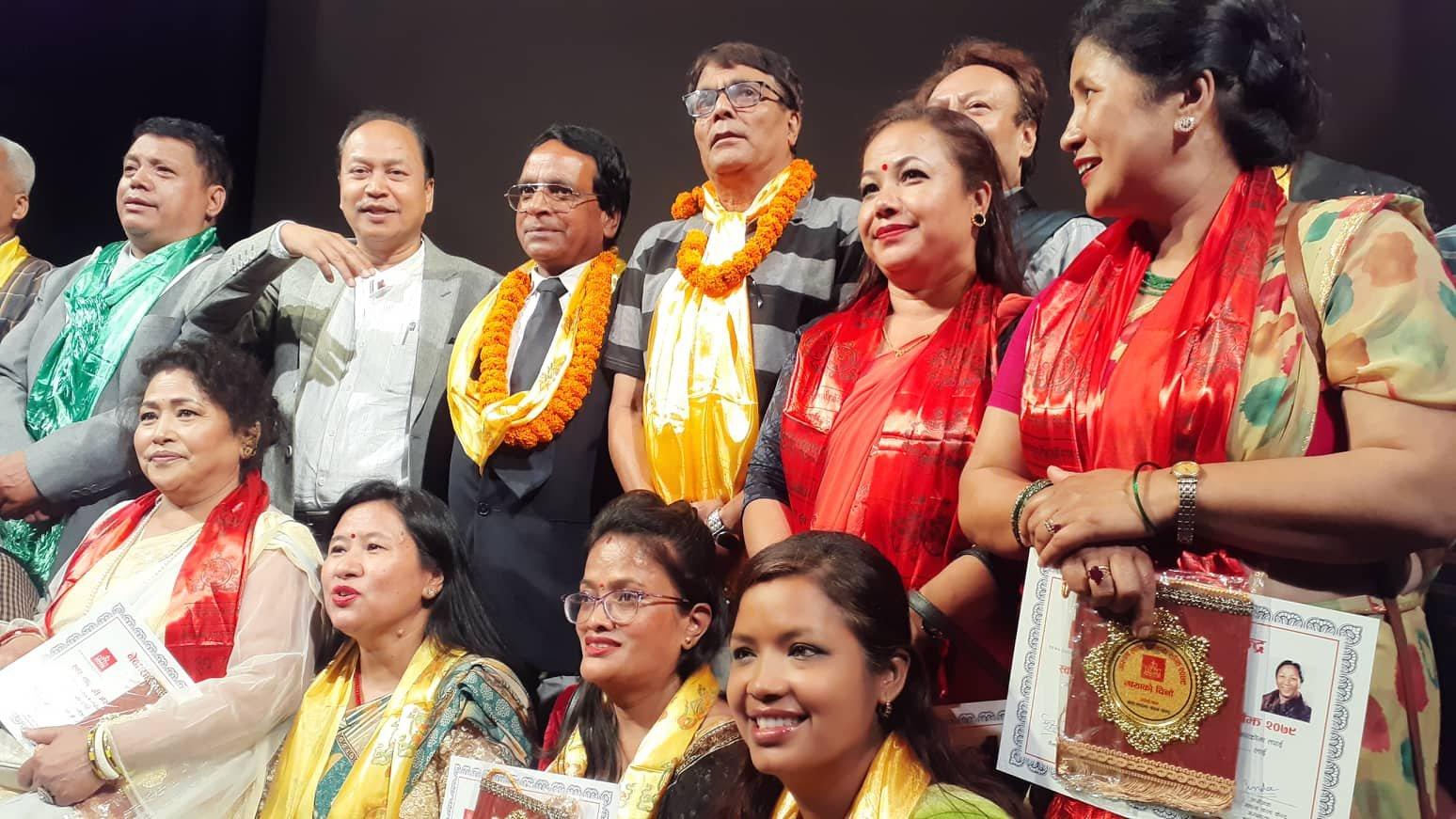 अरुणा लामा सम्झँदै सुनाइयो उनका गीत : RajdhaniDaily.com
