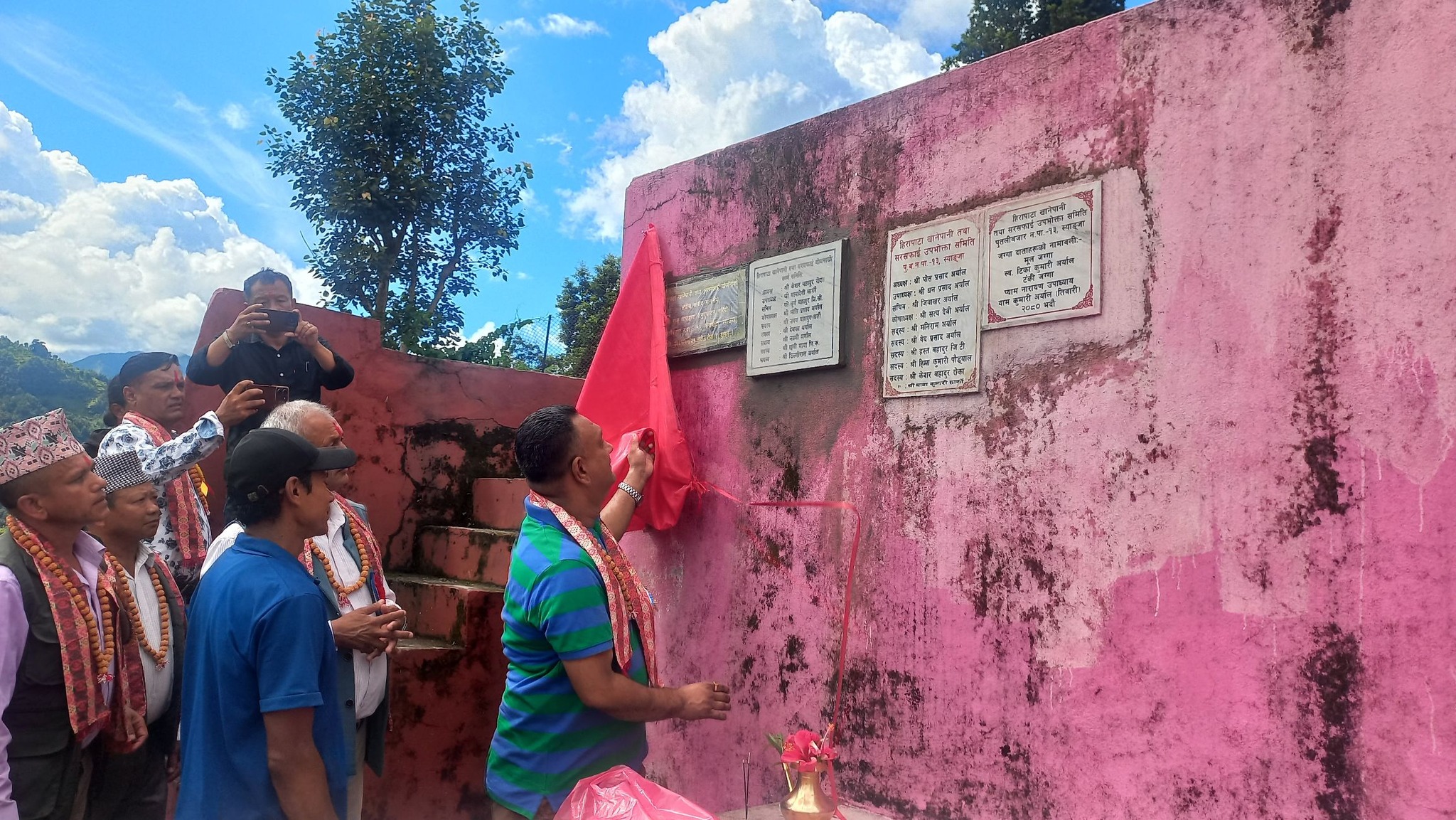 हिरापाटा बस्तीमा पानी बोकेर ल्याउने दैनिककी अन्त्य : RajdhaniDaily.com